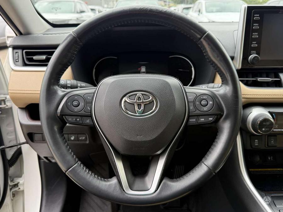 White Toyota RAV4 2019 in Vilnius, with an engine capacity of 1.99 L and mileage of 100 thousand km for 24000 €, photo 46 on AUTOMOTO.COM.LV