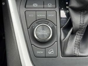 White Toyota RAV4 2019 in Vilnius, with an engine capacity of 1.99 L and mileage of 100 thousand km for 24000 €, photo 50 on AUTOMOTO.COM.LV