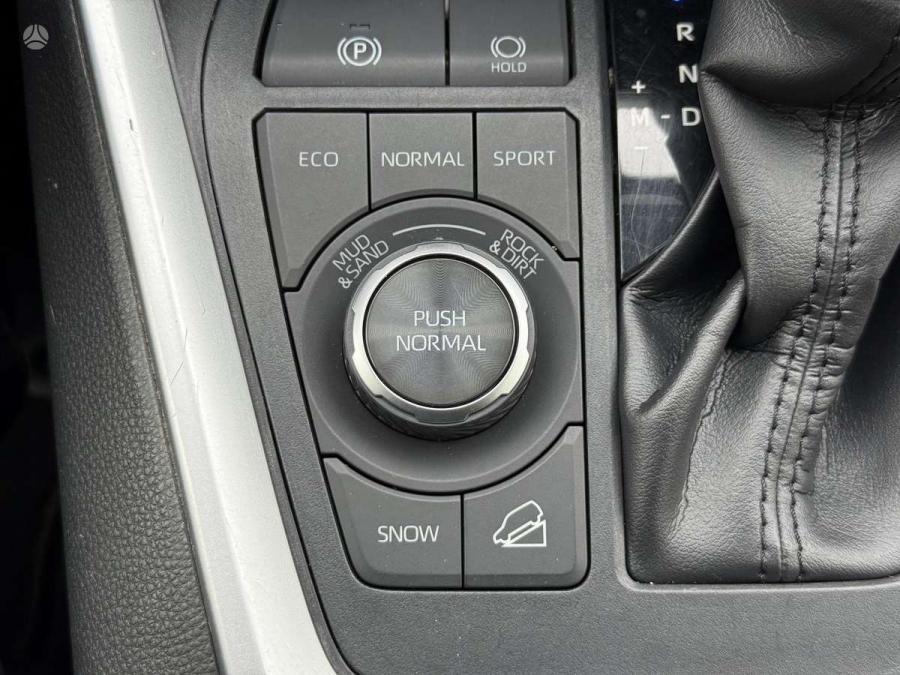 White Toyota RAV4 2019 in Vilnius, with an engine capacity of 1.99 L and mileage of 100 thousand km for 24000 €, photo 50 on AUTOMOTO.COM.LV