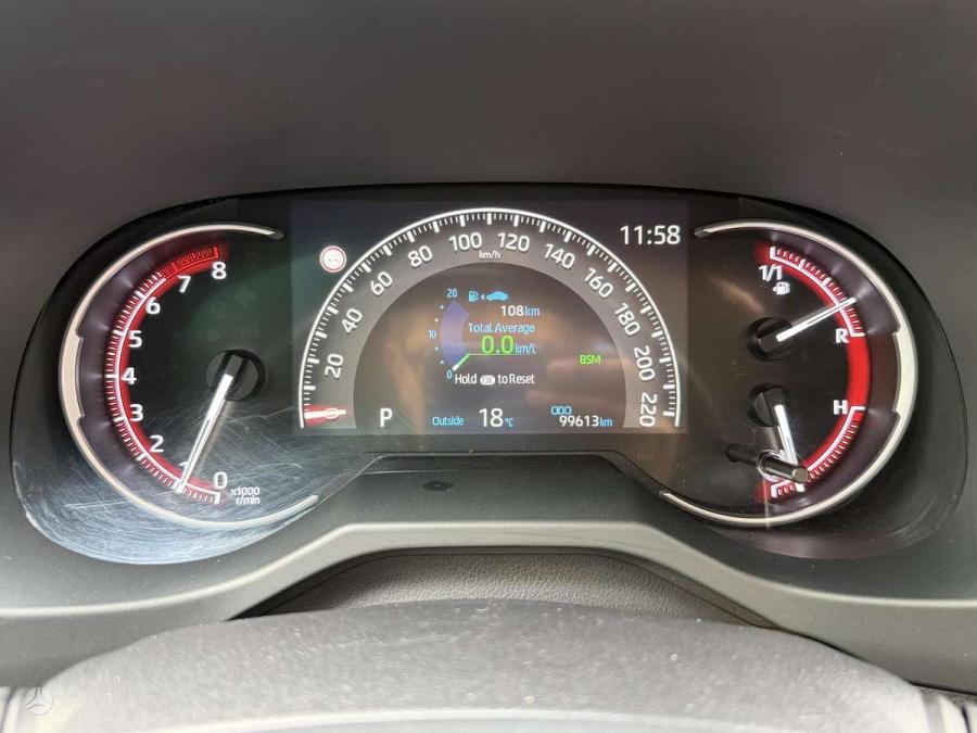 White Toyota RAV4 2019 in Vilnius, with an engine capacity of 1.99 L and mileage of 100 thousand km for 24000 €, photo 51 on AUTOMOTO.COM.LV