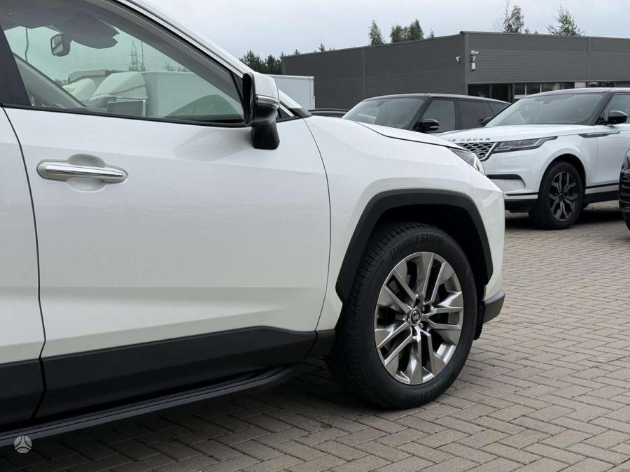 White Toyota RAV4 2019 in Vilnius, with an engine capacity of 1.99 L and mileage of 100 thousand km for 24000 €, photo 55 on AUTOMOTO.COM.LV