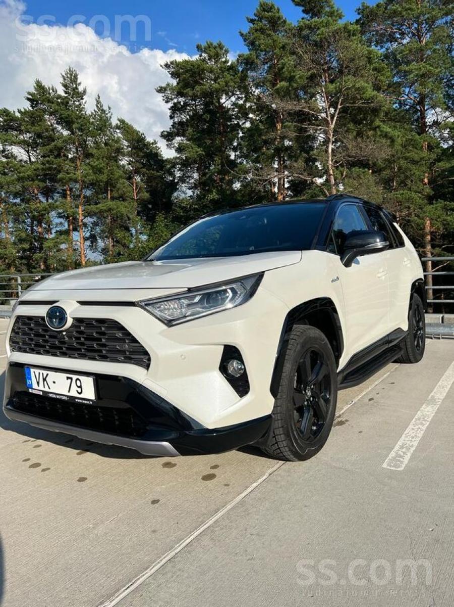 White Toyota RAV4 2019 in Riga, with an engine capacity of 2.50 L and mileage of 86 thousand km for 28500 €, photo 1 on AUTOMOTO.COM.LV