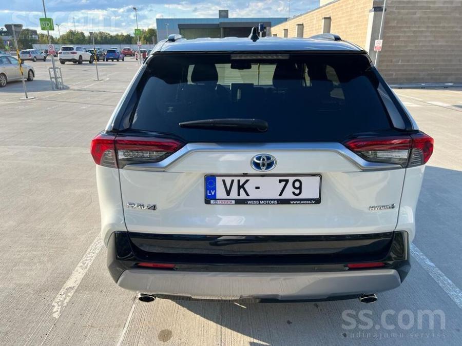 White Toyota RAV4 2019 in Riga, with an engine capacity of 2.50 L and mileage of 86 thousand km for 28500 €, photo 6 on AUTOMOTO.COM.LV
