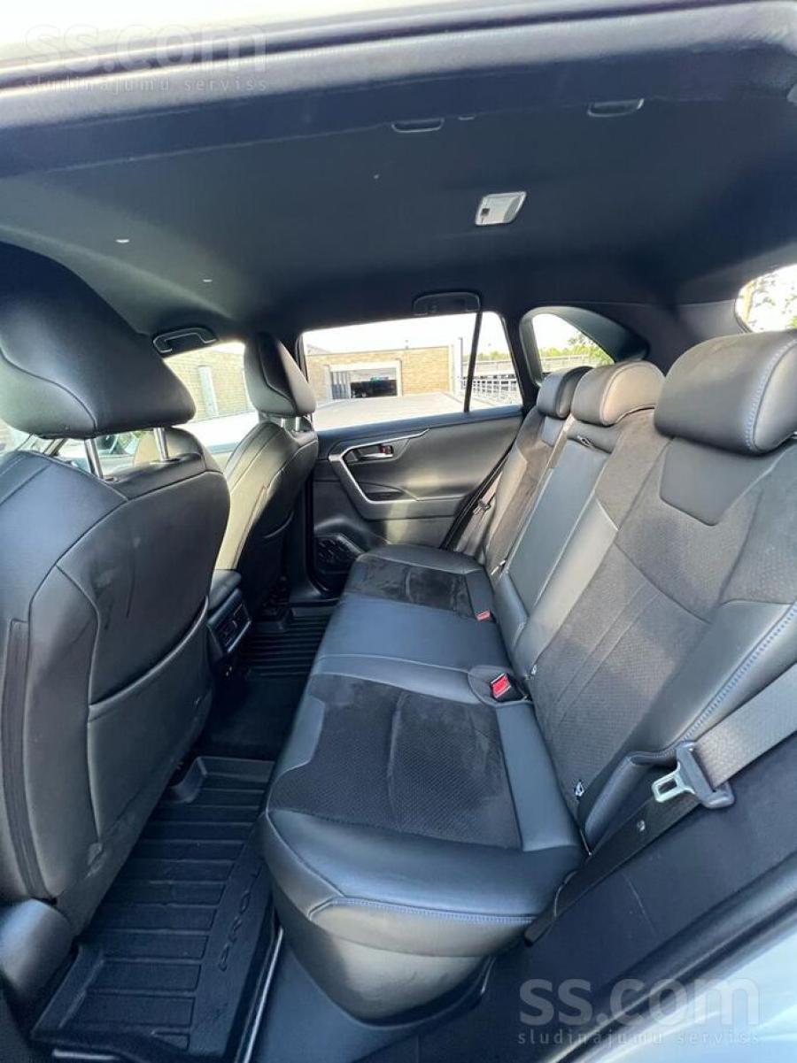 White Toyota RAV4 2019 in Riga, with an engine capacity of 2.50 L and mileage of 86 thousand km for 28500 €, photo 12 on AUTOMOTO.COM.LV