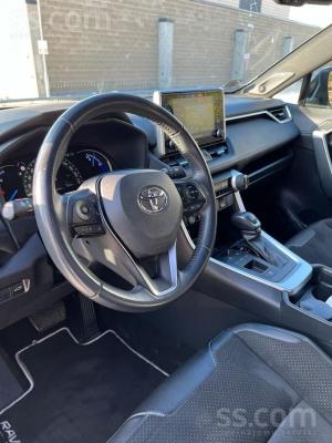 White Toyota RAV4 2019 in Riga, with an engine capacity of 2.50 L and mileage of 86 thousand km for 28500 €, photo 14 on AUTOMOTO.COM.LV