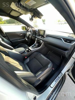 White Toyota RAV4 2019 in Riga, with an engine capacity of 2.50 L and mileage of 86 thousand km for 28500 €, photo 15 on AUTOMOTO.COM.LV