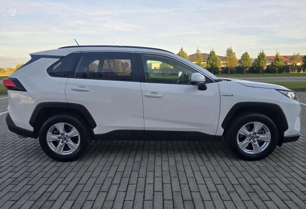 Toyota RAV4 2019 Panevēža vietnē Balts Toyota RAV4 2019 Panevēža, ar dzinēja tilpumu 2.49 L un nobraukumu 294 tūkst. km par 16299 €, foto 7 vietnē AUTOMOTO.COM.LV