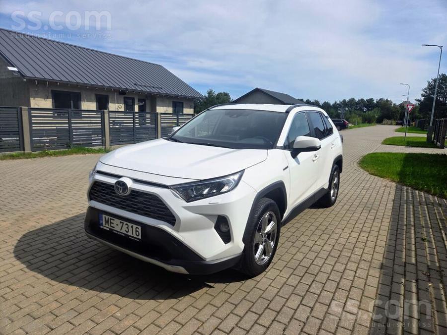 Balts Toyota RAV4 2019 Rīga, ar dzinēja tilpumu 2.50 L un nobraukumu 184 tūkst. km par 24900 €, foto 1 vietnē AUTOMOTO.COM.LV