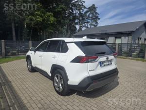 Balts Toyota RAV4 2019 Rīga, ar dzinēja tilpumu 2.50 L un nobraukumu 184 tūkst. km par 24900 €, foto 3 vietnē AUTOMOTO.COM.LV