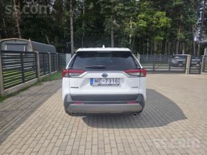 Balts Toyota RAV4 2019 Rīga, ar dzinēja tilpumu 2.50 L un nobraukumu 184 tūkst. km par 24900 €, foto 4 vietnē AUTOMOTO.COM.LV