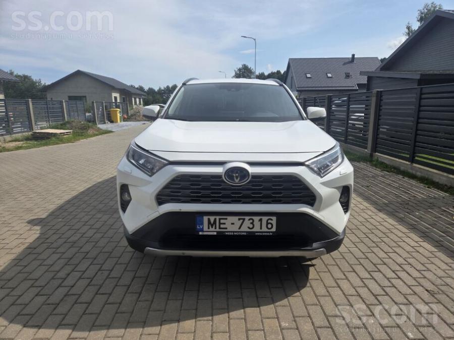 Balts Toyota RAV4 2019 Rīga, ar dzinēja tilpumu 2.50 L un nobraukumu 184 tūkst. km par 24900 €, foto 5 vietnē AUTOMOTO.COM.LV