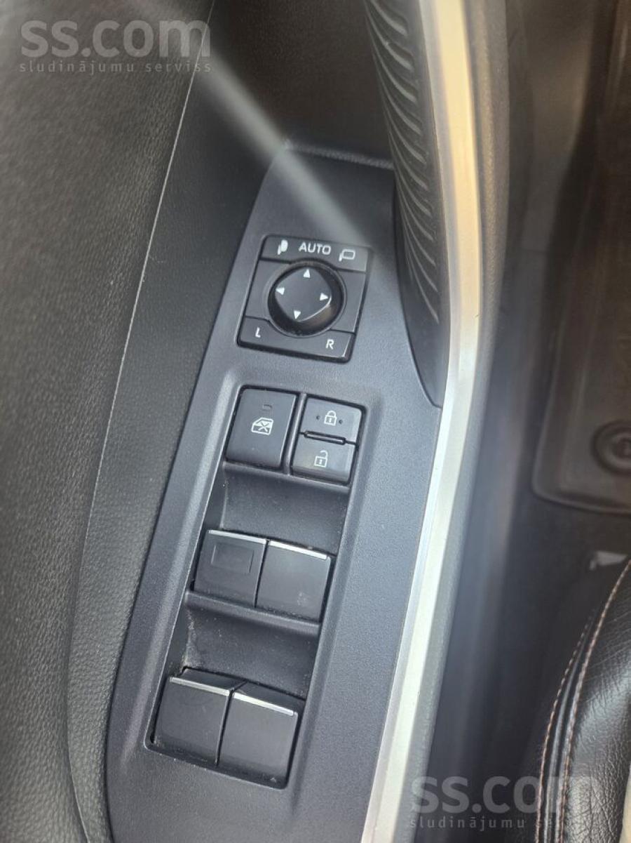Balts Toyota RAV4 2019 Rīga, ar dzinēja tilpumu 2.50 L un nobraukumu 184 tūkst. km par 24900 €, foto 12 vietnē AUTOMOTO.COM.LV