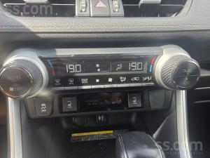 Balts Toyota RAV4 2019 Rīga, ar dzinēja tilpumu 2.50 L un nobraukumu 184 tūkst. km par 24900 €, foto 13 vietnē AUTOMOTO.COM.LV