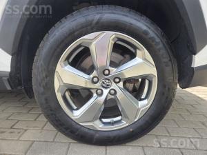 Balts Toyota RAV4 2019 Rīga, ar dzinēja tilpumu 2.50 L un nobraukumu 184 tūkst. km par 24900 €, foto 18 vietnē AUTOMOTO.COM.LV