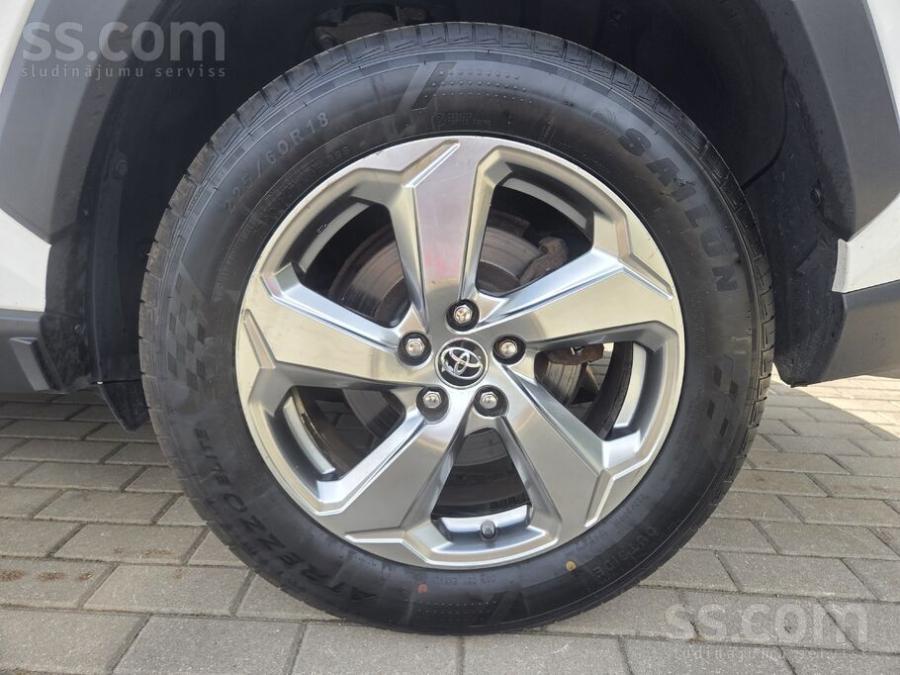 Balts Toyota RAV4 2019 Rīga, ar dzinēja tilpumu 2.50 L un nobraukumu 184 tūkst. km par 24900 €, foto 18 vietnē AUTOMOTO.COM.LV