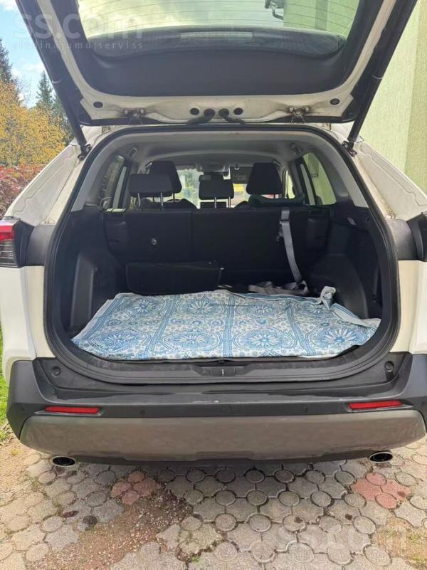White Toyota RAV4 2019 in Riga, with an engine capacity of 2.00 L and mileage of 157 thousand km for 22490 €, photo 10 on AUTOMOTO.COM.LV