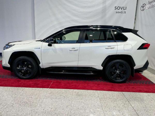 White Toyota RAV4 2020 in Siauliai, with an engine capacity of 2.49 L and mileage of 138 thousand km for 28900 €, photo 5 on AUTOMOTO.COM.LV