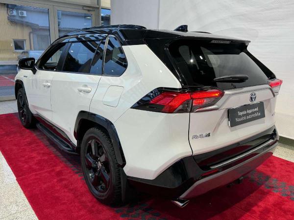 White Toyota RAV4 2020 in Siauliai, with an engine capacity of 2.49 L and mileage of 138 thousand km for 28900 €, photo 6 on AUTOMOTO.COM.LV