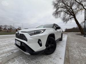 Balts Toyota RAV4 2020 Šauļi, ar dzinēja tilpumu 2.50 L un nobraukumu 67 tūkst. km par 30000 €, foto  vietnē AUTOMOTO.COM.LV