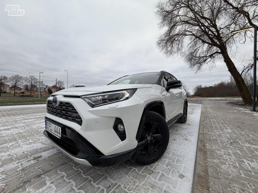 Balts Toyota RAV4 2020 Šauļi, ar dzinēja tilpumu 2.50 L un nobraukumu 67 tūkst. km par 30000 €, foto 1 vietnē AUTOMOTO.COM.LV