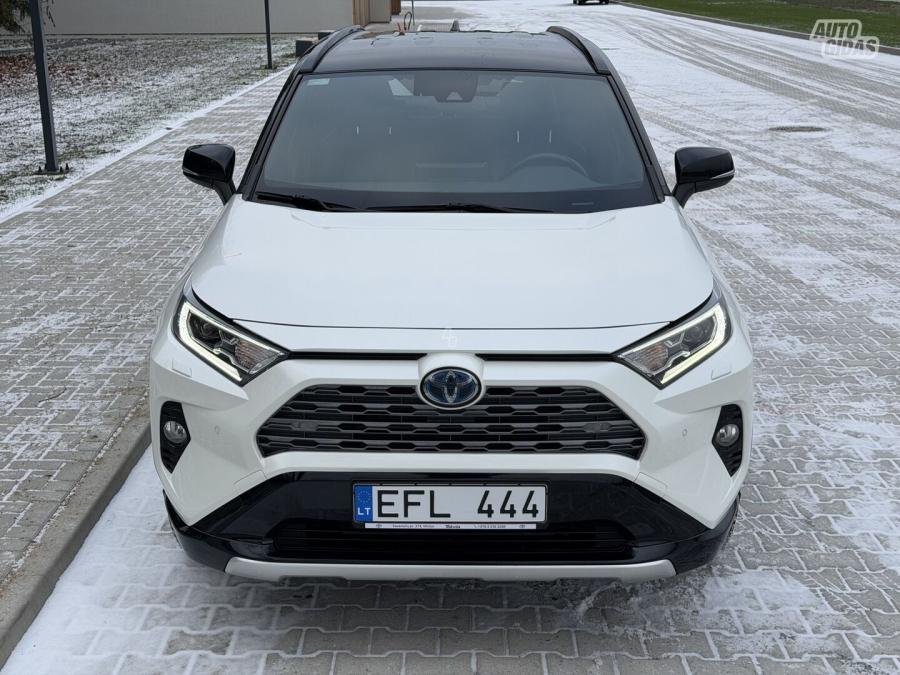 Balts Toyota RAV4 2020 Šauļi, ar dzinēja tilpumu 2.50 L un nobraukumu 67 tūkst. km par 30000 €, foto 2 vietnē AUTOMOTO.COM.LV