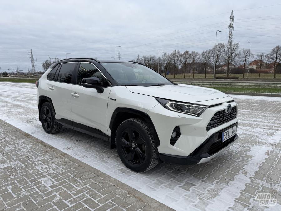 Balts Toyota RAV4 2020 Šauļi, ar dzinēja tilpumu 2.50 L un nobraukumu 67 tūkst. km par 30000 €, foto 8 vietnē AUTOMOTO.COM.LV