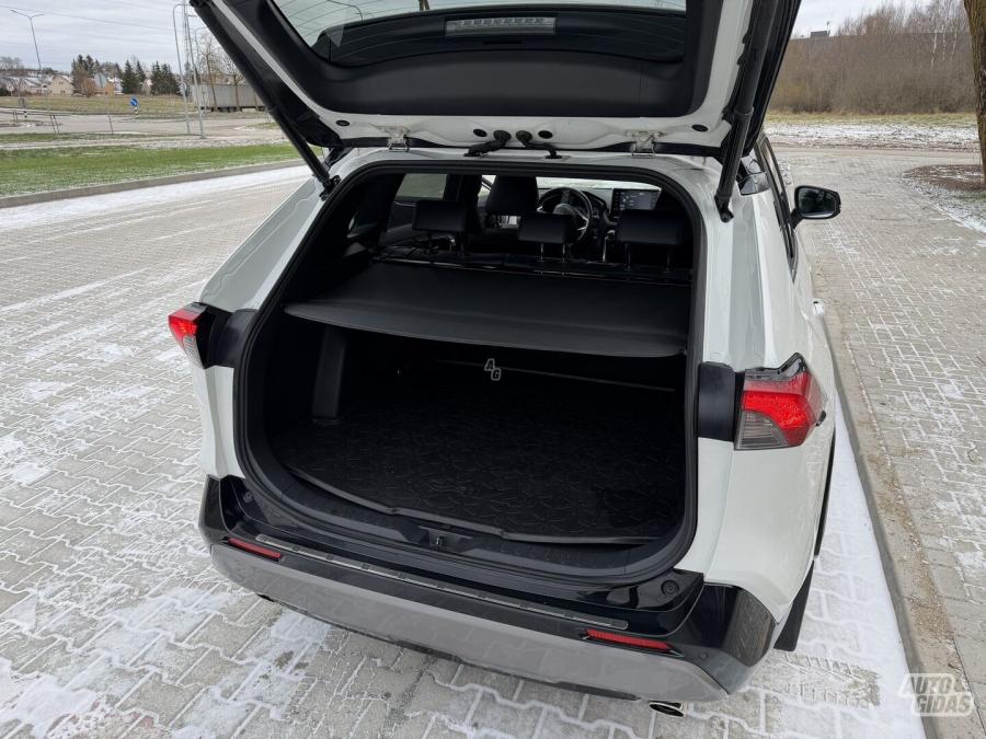 Balts Toyota RAV4 2020 Šauļi, ar dzinēja tilpumu 2.50 L un nobraukumu 67 tūkst. km par 30000 €, foto 10 vietnē AUTOMOTO.COM.LV