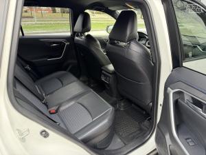Balts Toyota RAV4 2020 Šauļi, ar dzinēja tilpumu 2.50 L un nobraukumu 67 tūkst. km par 30000 €, foto 16 vietnē AUTOMOTO.COM.LV