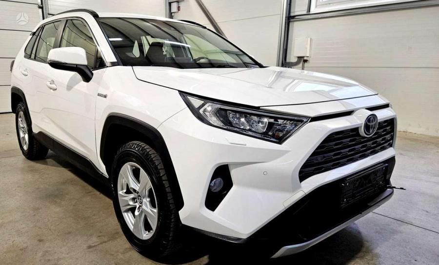 Balts Toyota RAV4 2020 Marijampole, ar dzinēja tilpumu 2.49 L un nobraukumu 360 tūkst. km par 18138 €, foto 3 vietnē AUTOMOTO.COM.LV