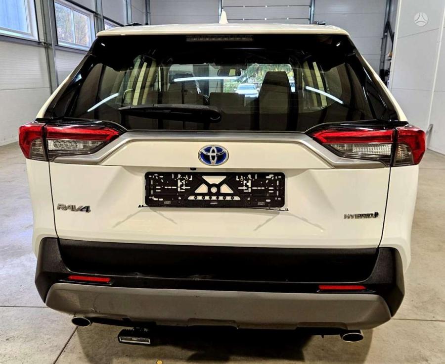 Balts Toyota RAV4 2020 Marijampole, ar dzinēja tilpumu 2.49 L un nobraukumu 360 tūkst. km par 18138 €, foto 5 vietnē AUTOMOTO.COM.LV