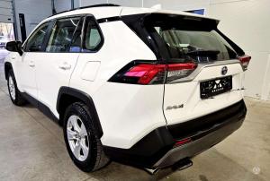 Balts Toyota RAV4 2020 Marijampole, ar dzinēja tilpumu 2.49 L un nobraukumu 360 tūkst. km par 18138 €, foto 6 vietnē AUTOMOTO.COM.LV