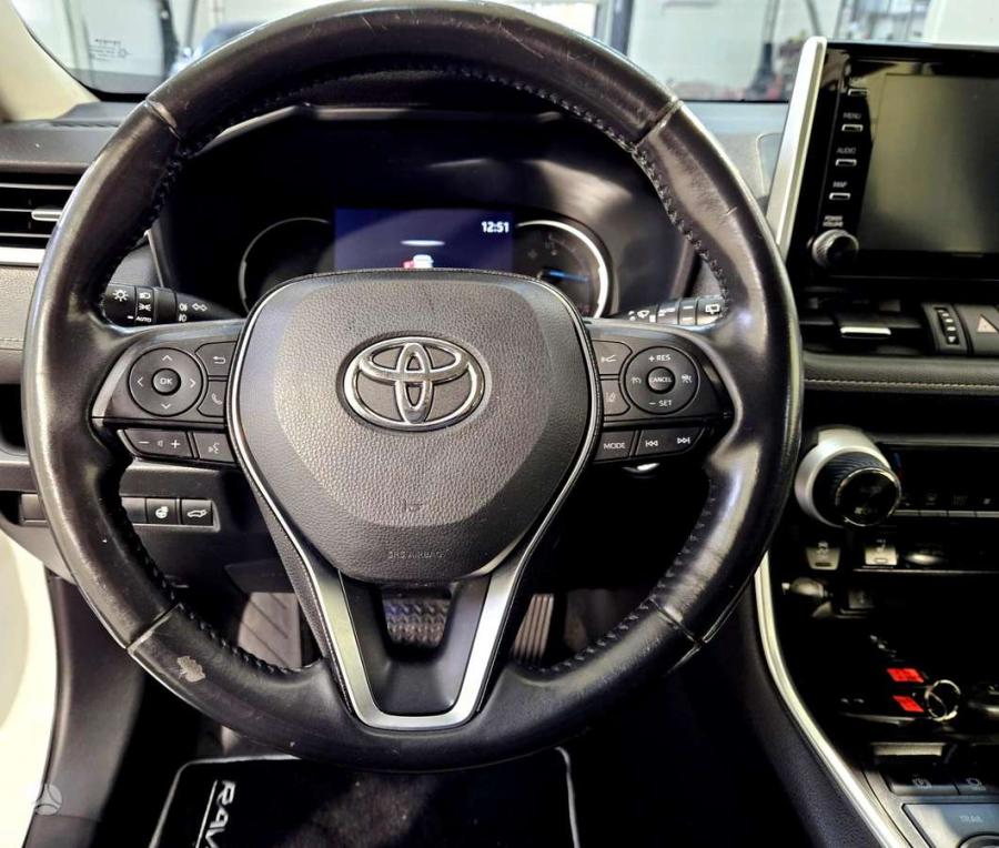 Balts Toyota RAV4 2020 Marijampole, ar dzinēja tilpumu 2.49 L un nobraukumu 360 tūkst. km par 18138 €, foto 11 vietnē AUTOMOTO.COM.LV