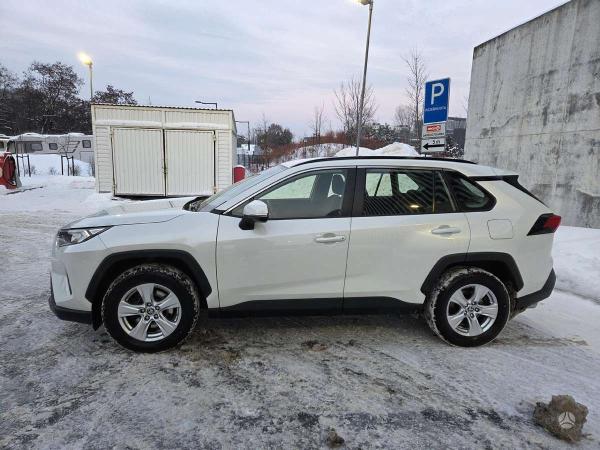 Balts Toyota RAV4 2020 Viļņa, ar dzinēja tilpumu 1.99 L un nobraukumu 87 tūkst. km par 23000 €, foto 2 vietnē AUTOMOTO.COM.LV