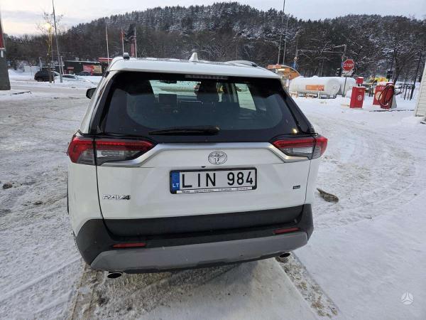 Balts Toyota RAV4 2020 Viļņa, ar dzinēja tilpumu 1.99 L un nobraukumu 87 tūkst. km par 23000 €, foto 4 vietnē AUTOMOTO.COM.LV