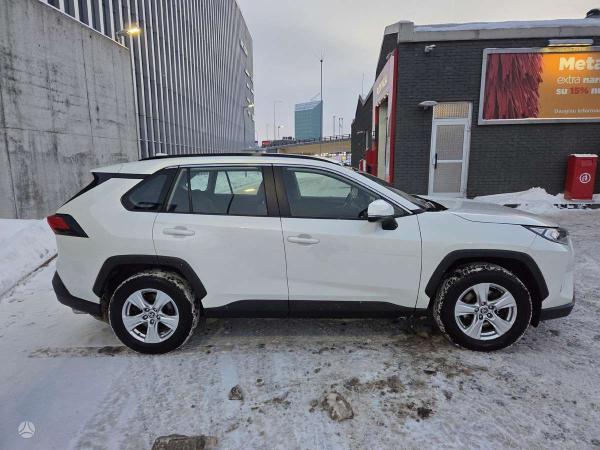 Balts Toyota RAV4 2020 Viļņa, ar dzinēja tilpumu 1.99 L un nobraukumu 87 tūkst. km par 23000 €, foto 6 vietnē AUTOMOTO.COM.LV