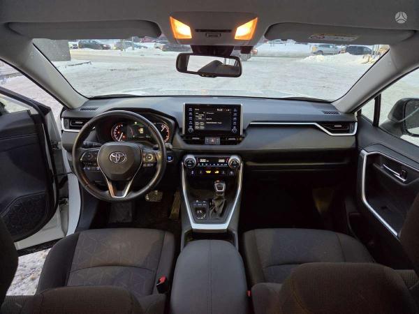 Balts Toyota RAV4 2020 Viļņa, ar dzinēja tilpumu 1.99 L un nobraukumu 87 tūkst. km par 23000 €, foto 8 vietnē AUTOMOTO.COM.LV