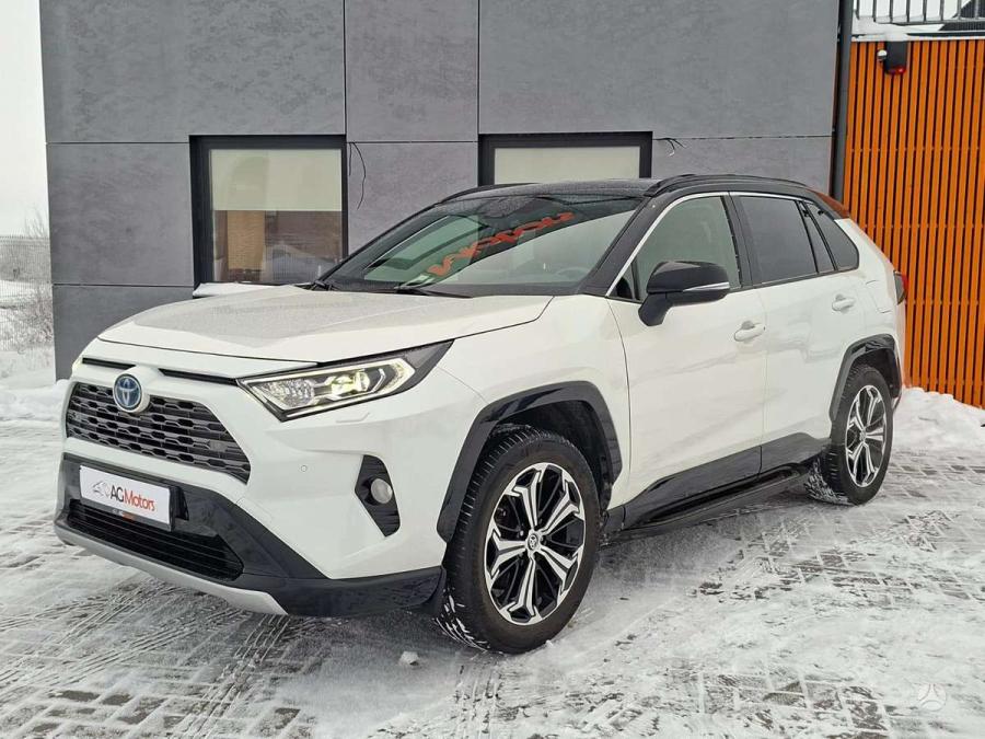 White Toyota RAV4 2020 in Vilnius, with an engine capacity of 2.49 L and mileage of 175 thousand km for 27300 €, photo 1 on AUTOMOTO.COM.LV