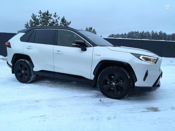 Balts Toyota RAV4 2020 Viļņa, ar dzinēja tilpumu 2.49 L un nobraukumu 156 tūkst. km par 24900 €, foto 2 vietnē AUTOMOTO.COM.LV