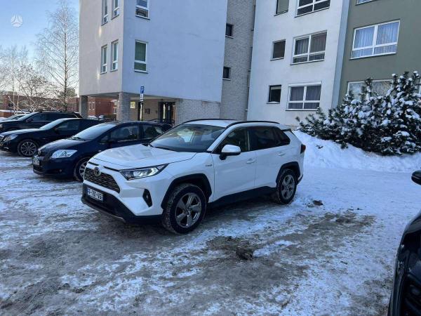 White Toyota RAV4 2020 in Vilnius, with an engine capacity of 2.50 L and mileage of 89 thousand km for 22500 €, photo 4 on AUTOMOTO.COM.LV