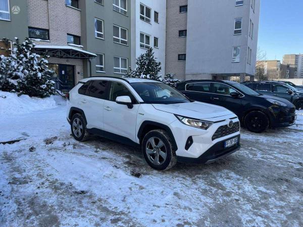 White Toyota RAV4 2020 in Vilnius, with an engine capacity of 2.50 L and mileage of 89 thousand km for 22500 €, photo 8 on AUTOMOTO.COM.LV