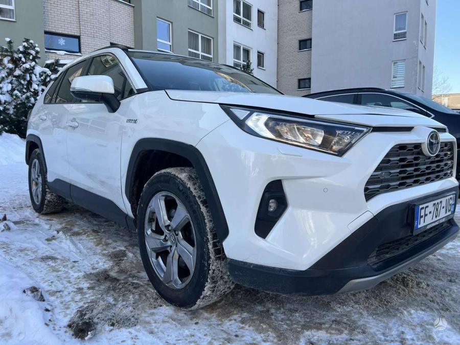 White Toyota RAV4 2020 in Vilnius, with an engine capacity of 2.50 L and mileage of 89 thousand km for 22500 €, photo 9 on AUTOMOTO.COM.LV