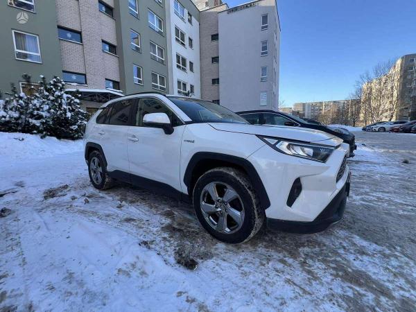 White Toyota RAV4 2020 in Vilnius, with an engine capacity of 2.50 L and mileage of 89 thousand km for 22500 €, photo 10 on AUTOMOTO.COM.LV
