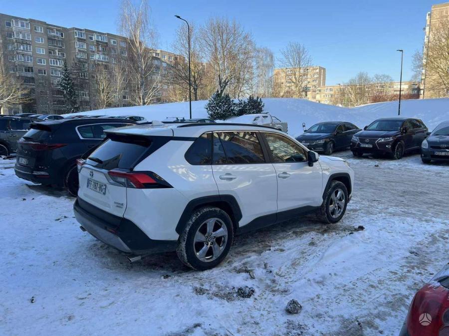 White Toyota RAV4 2020 in Vilnius, with an engine capacity of 2.50 L and mileage of 89 thousand km for 22500 €, photo 11 on AUTOMOTO.COM.LV