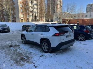 White Toyota RAV4 2020 in Vilnius, with an engine capacity of 2.50 L and mileage of 89 thousand km for 22500 €, photo 12 on AUTOMOTO.COM.LV