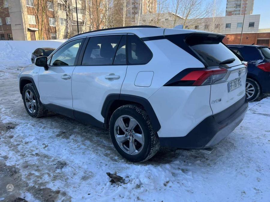 White Toyota RAV4 2020 in Vilnius, with an engine capacity of 2.50 L and mileage of 89 thousand km for 22500 €, photo 14 on AUTOMOTO.COM.LV