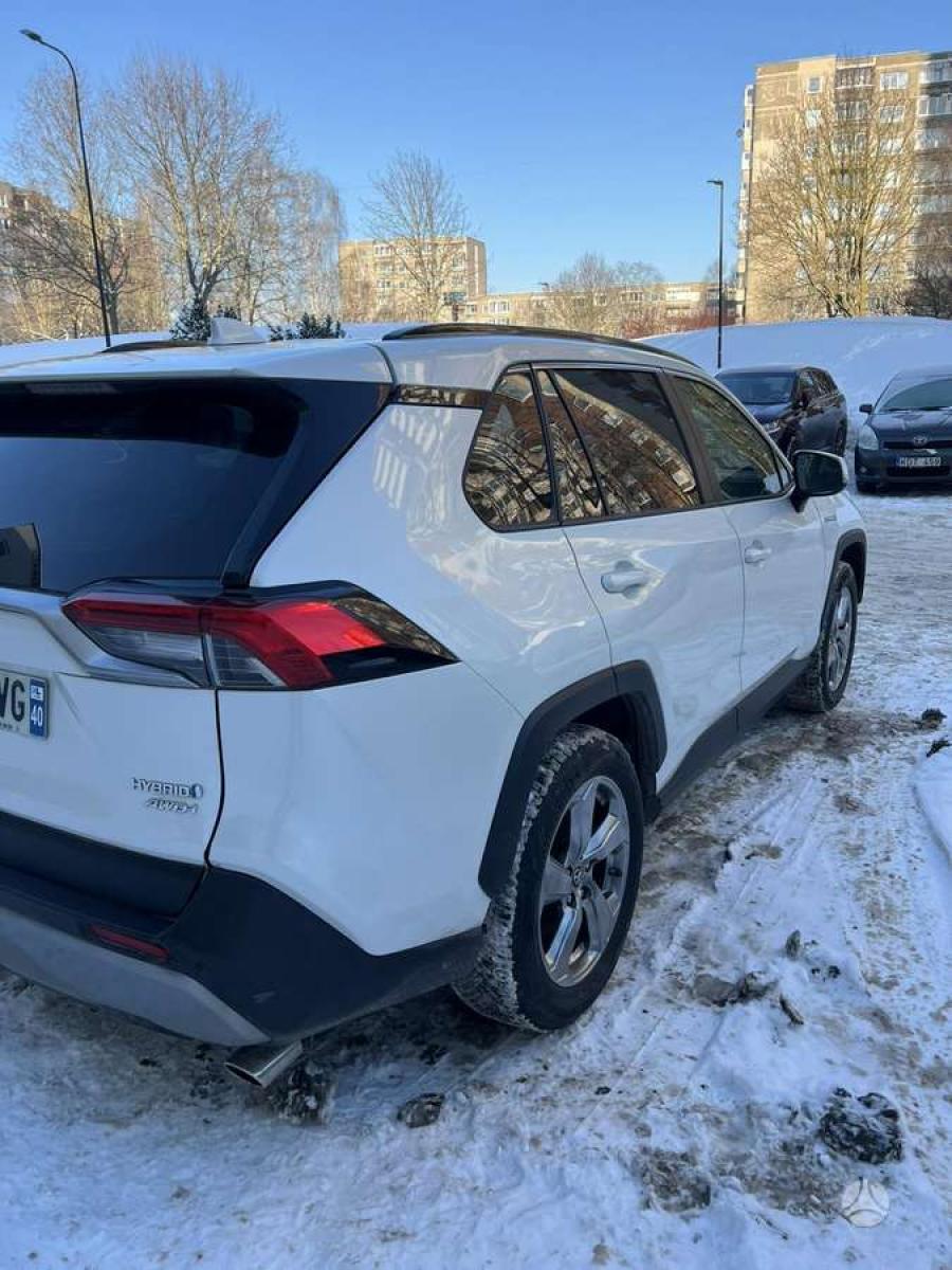 White Toyota RAV4 2020 in Vilnius, with an engine capacity of 2.50 L and mileage of 89 thousand km for 22500 €, photo 20 on AUTOMOTO.COM.LV