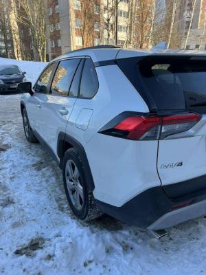 White Toyota RAV4 2020 in Vilnius, with an engine capacity of 2.50 L and mileage of 89 thousand km for 22500 €, photo 21 on AUTOMOTO.COM.LV