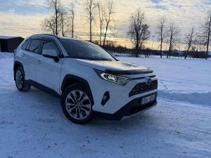 White Toyota RAV4 2020 in Trakai, with an engine capacity of 1.99 L and mileage of 127 thousand km for 13950 €, photo  on AUTOMOTO.COM.LV