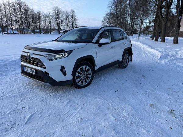 White Toyota RAV4 2020 in Trakai, with an engine capacity of 1.99 L and mileage of 127 thousand km for 13950 €, photo 2 on AUTOMOTO.COM.LV