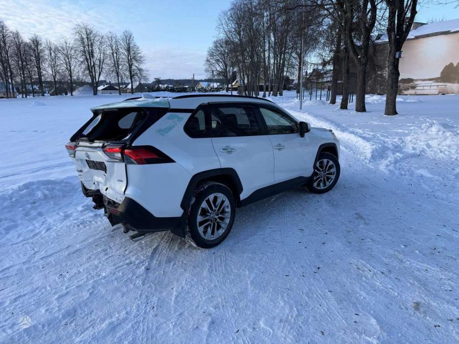 Balts Toyota RAV4 2020 Trakai, ar dzinēja tilpumu 1.99 L un nobraukumu 127 tūkst. km par 13950 €, foto 4 vietnē AUTOMOTO.COM.LV